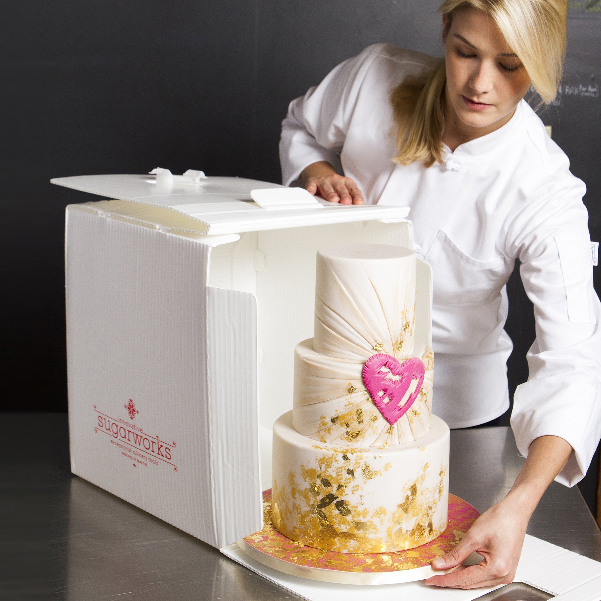 Wedding cake carrier | Honestweddingadvice.com